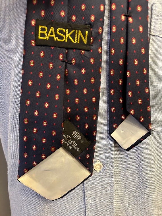 1970s Navy/Burgundy/Gold Foulard Pattern Men's Silk T… - Gem