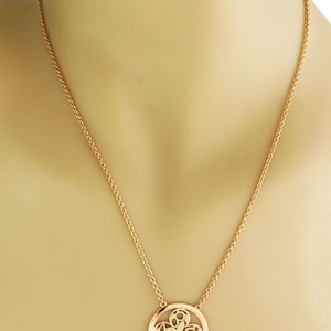 24957 - Louis Vuitton Resille Monogram Floral Round 18k Yellow Gold ...