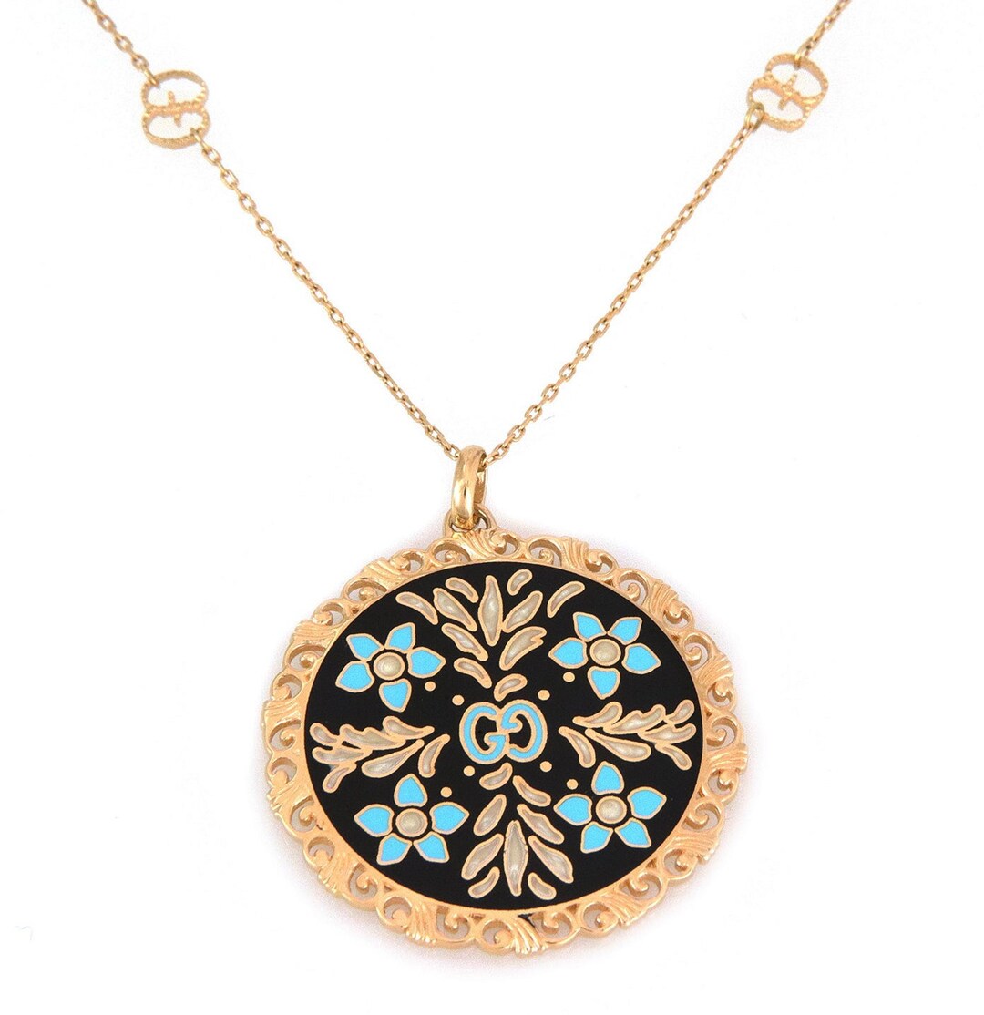 27846 - Gucci Bloom Enamel 18k Yellow Gold Floral Medallion Pendant ...