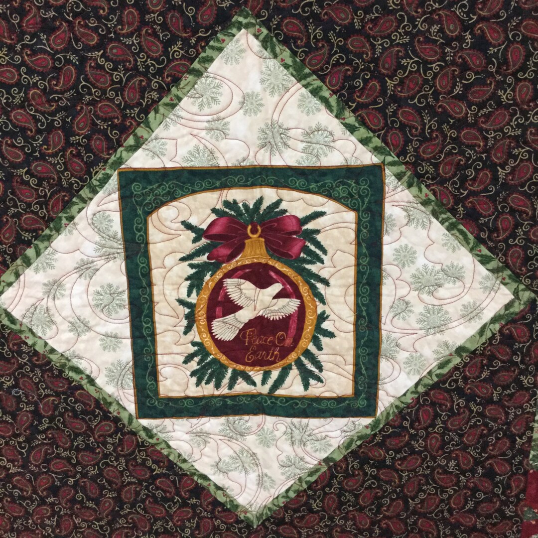 Quilted Christmas Table Topper: Holiday Decor (43"x43") - Etsy
