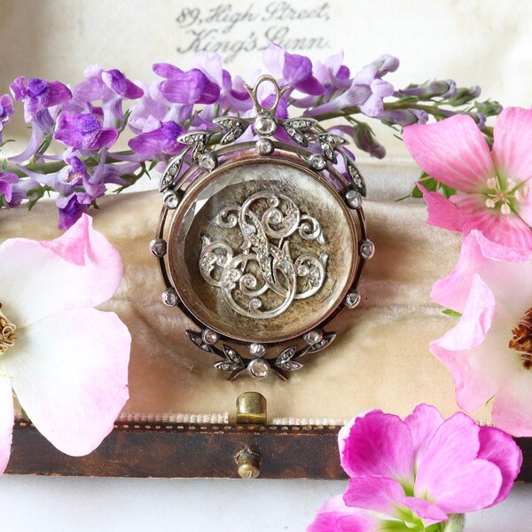Victorian Locket - Etsy