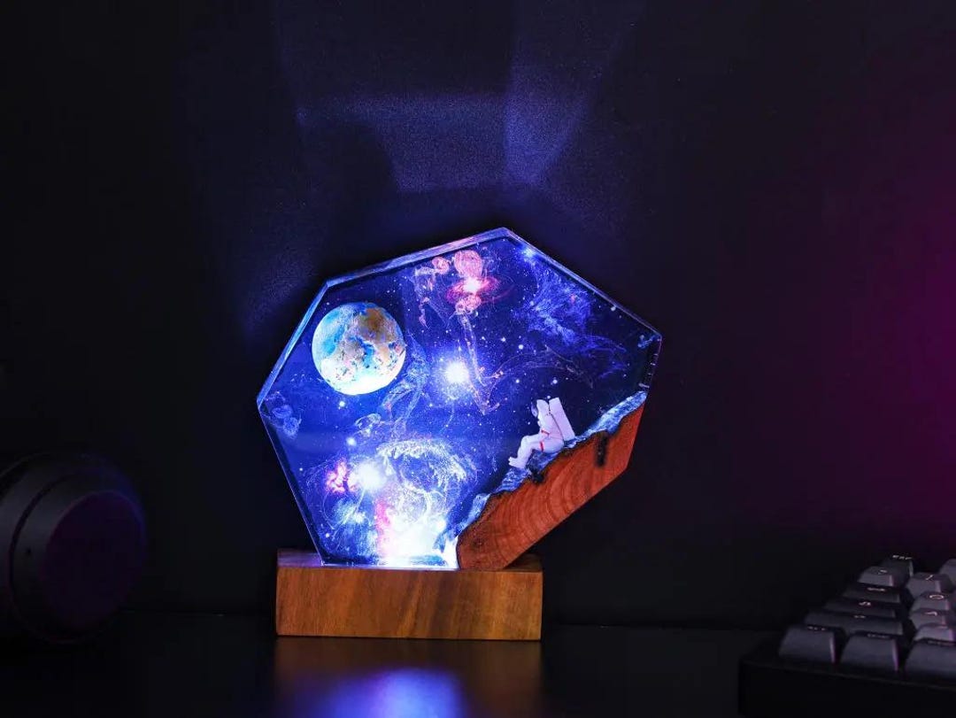 SPAC.ESHIPS & Astro.naut in Inter.stellar Resin Lamp, Galaxy Space ...