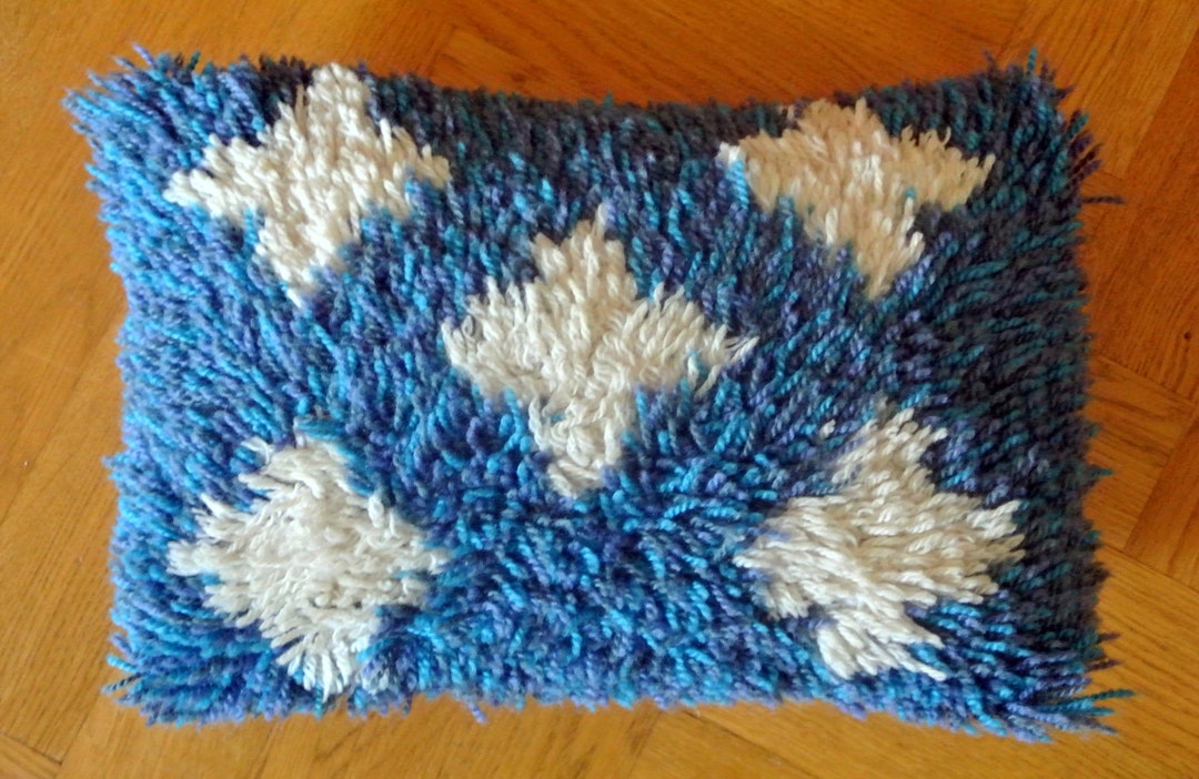 Well Done Vintage 1950s Handknot Blue/ Turquoise Blue/ Bonewhite Rya ...