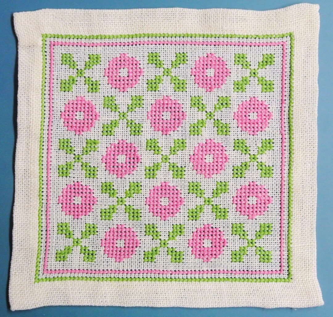 X-small Exellently Done Vintage 1950s Handmade Cross-stitch Embroidery ...
