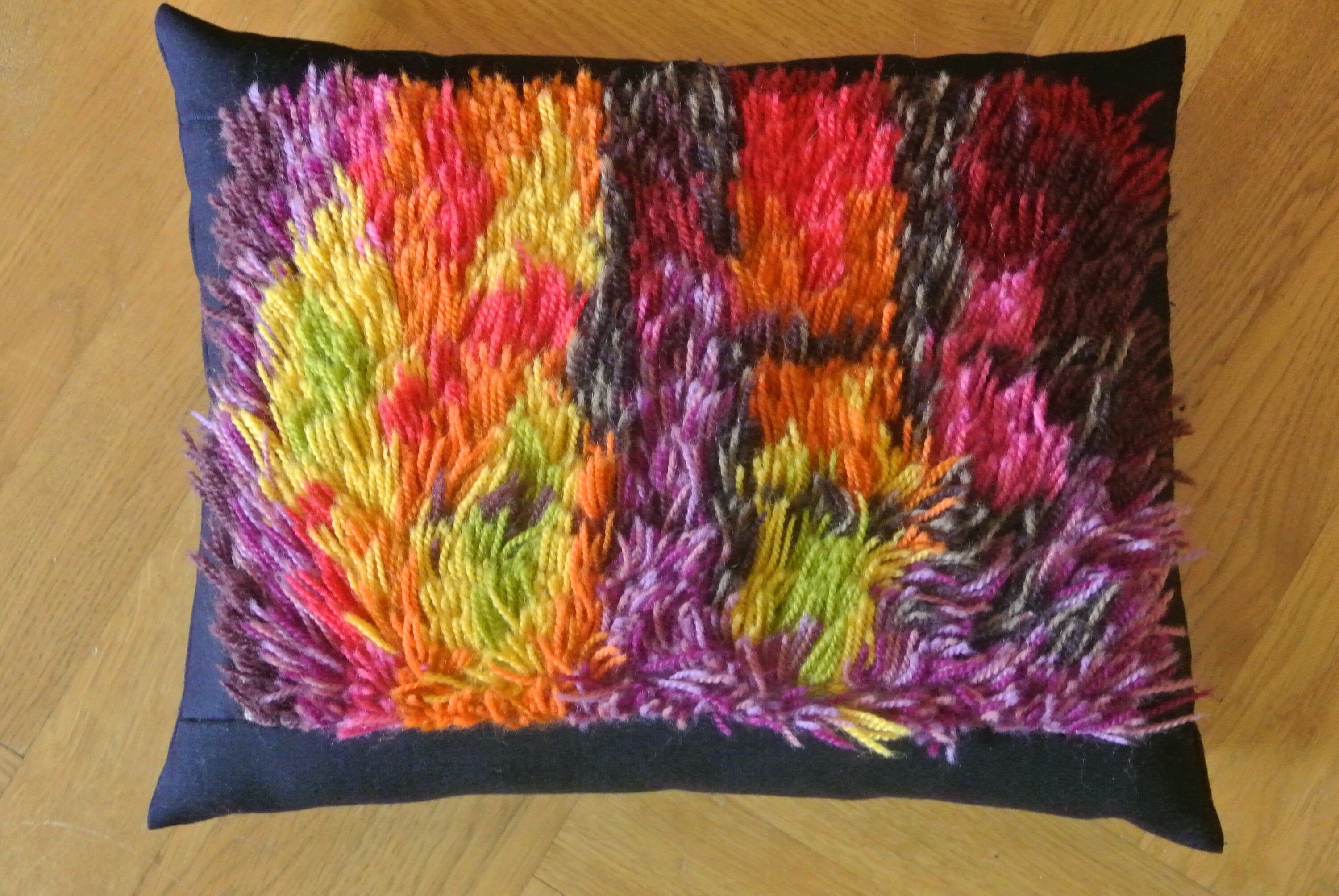Very Well Done Vintage 1990s Handknot Multicolor Rya Technique ...
