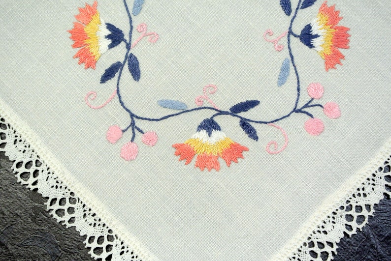 Well Done Vintage 1970s Tablet/ Table-cloth With Handmade - Etsy
