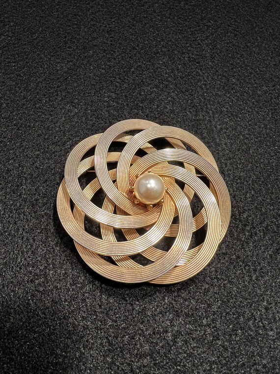 Regal brooch layered with purple cabachons & faux pea… - Gem