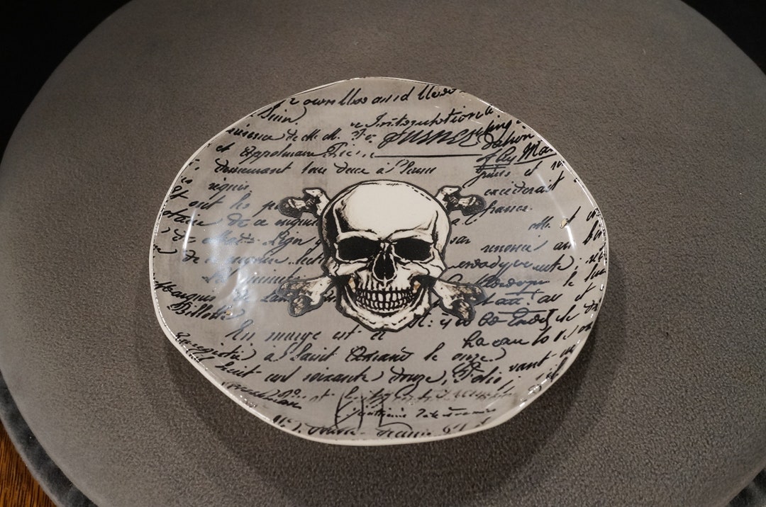 Vintage Porcelain Pottery China Plate Dish Detailed Skull Head Bone ...