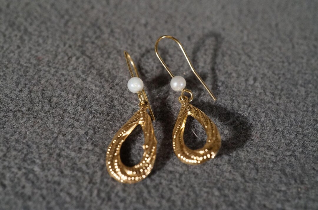Vintage 14 K Yellow Gold 2 Round Cultured Pearl Fancy Etched Dangle ...
