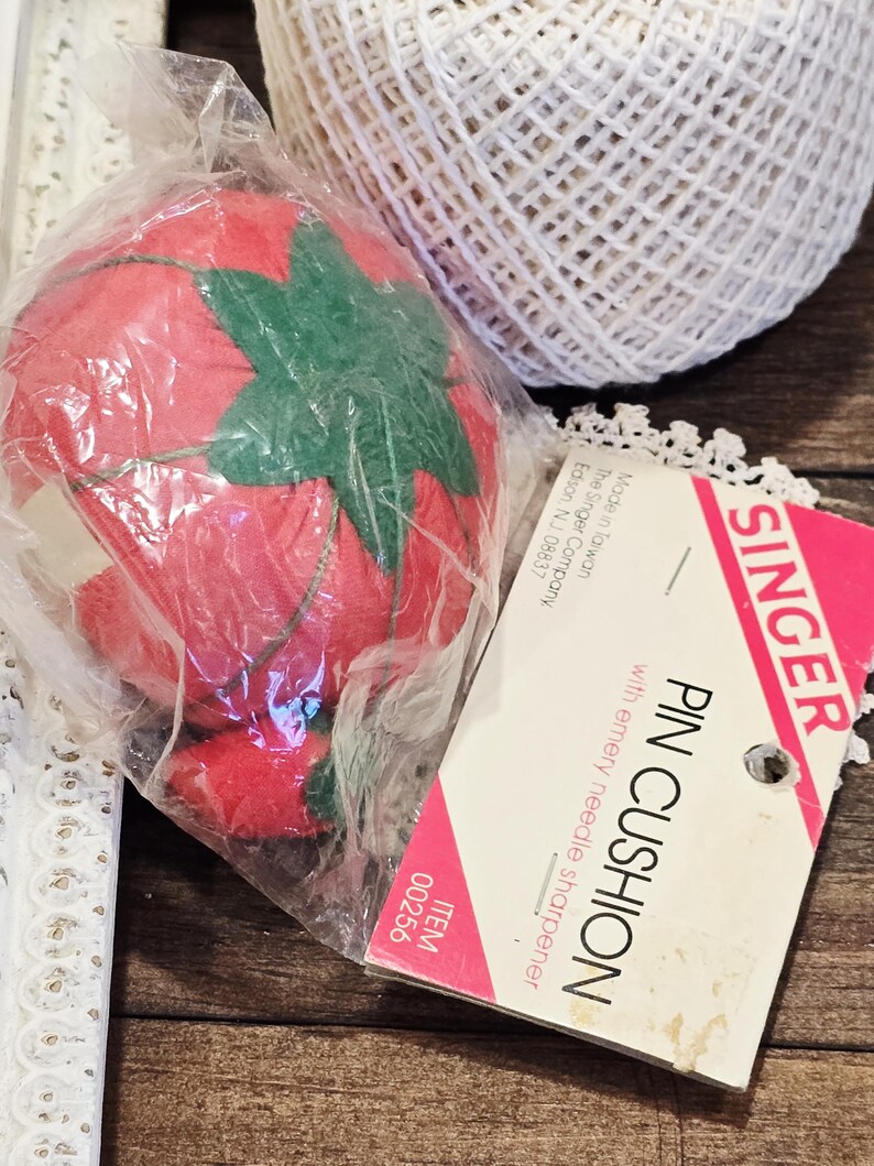 Singer Tomato Pin Cushion Vintage Textiles NOS - Singer Sewing Pin ...