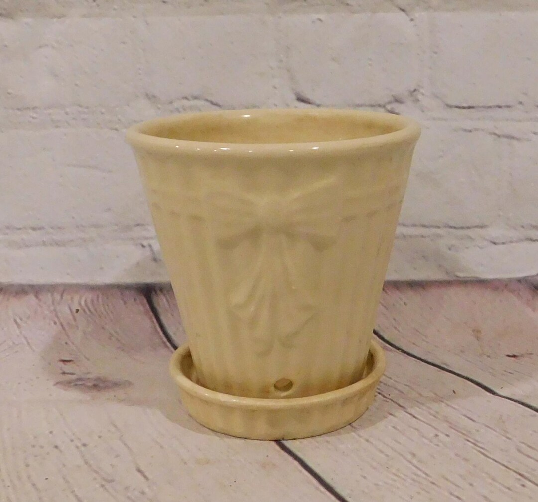 Shawnee Pottery Flower Pot With Attached Saucer, Off-white Shawnee ...