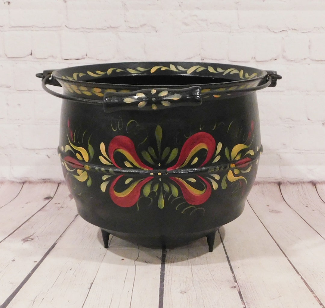 Antique Cast Iron ERIE Bulge Kettle, No. 8 Folk Art Decorated Cast Iron ...