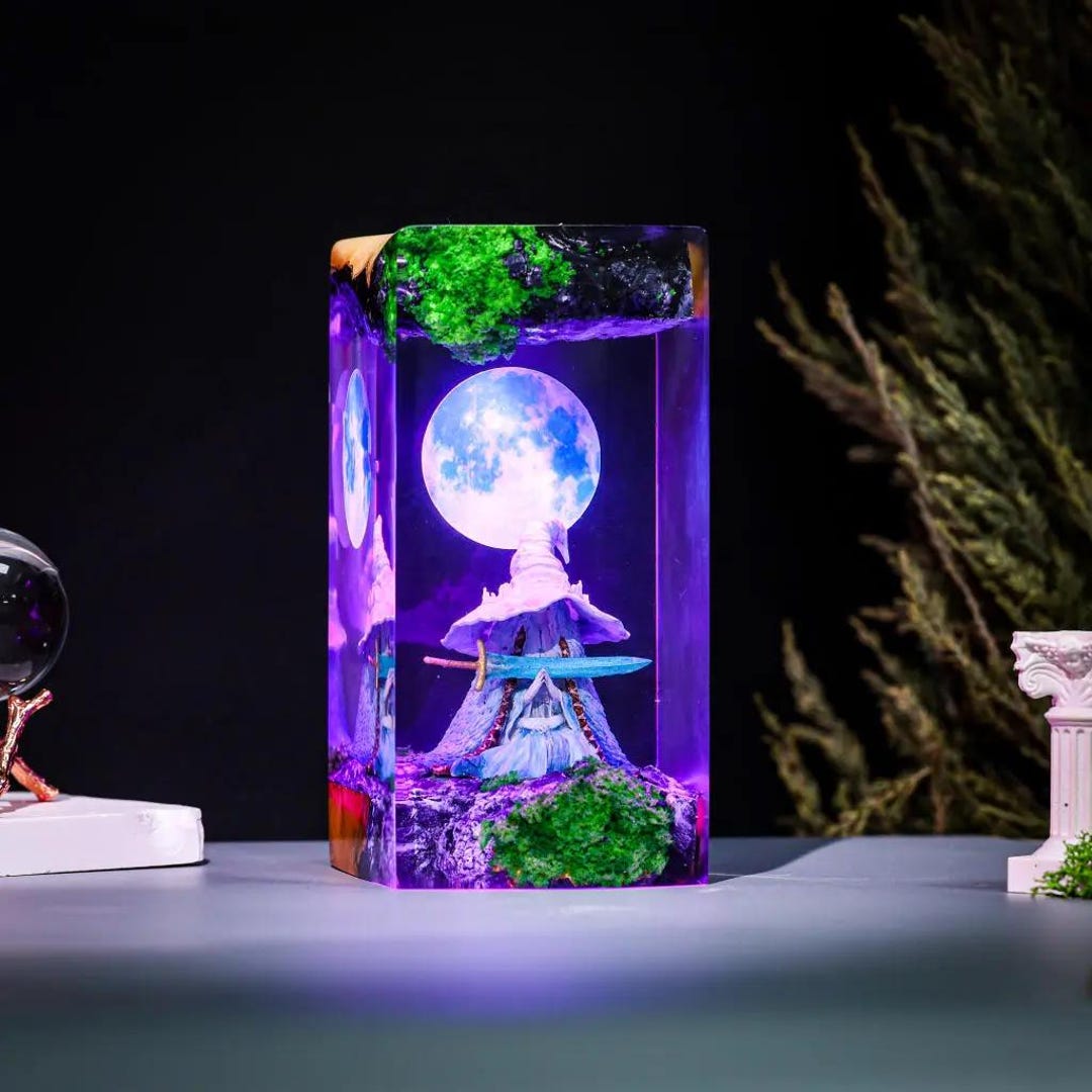 Ran.ni Statues E.ld.en Rin.g Resin Lamp Handcrafted Gifts for Him, Gift ...