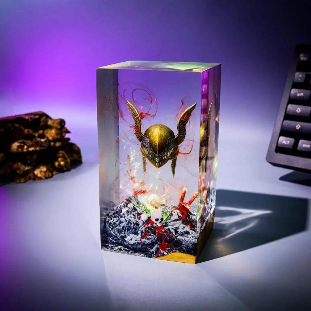 Male.nia's Helmet El.d.en R.in.g Epoxy Resin Wood Lamp Night Light ...