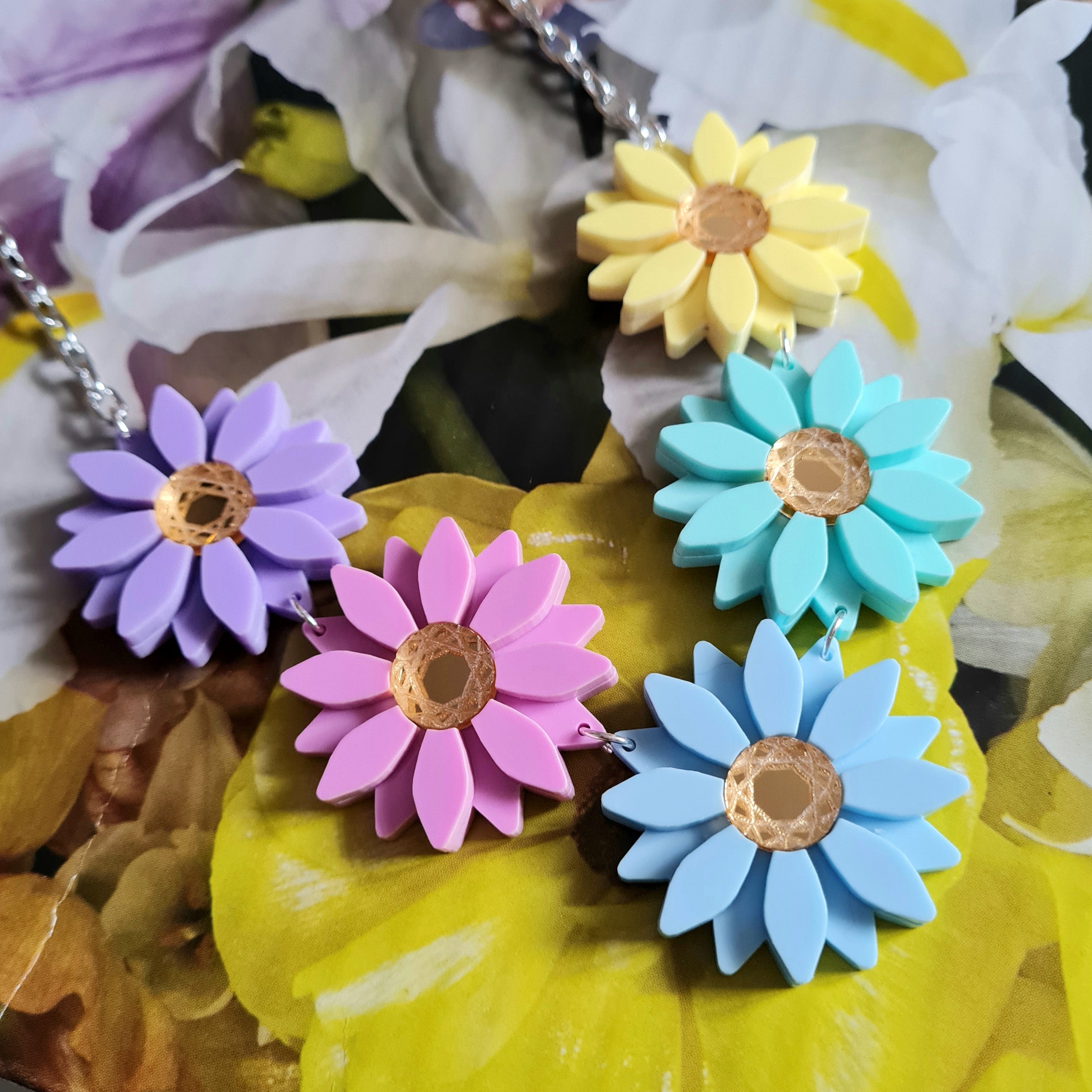 Rainbow Daisy Chain Necklace - Etsy