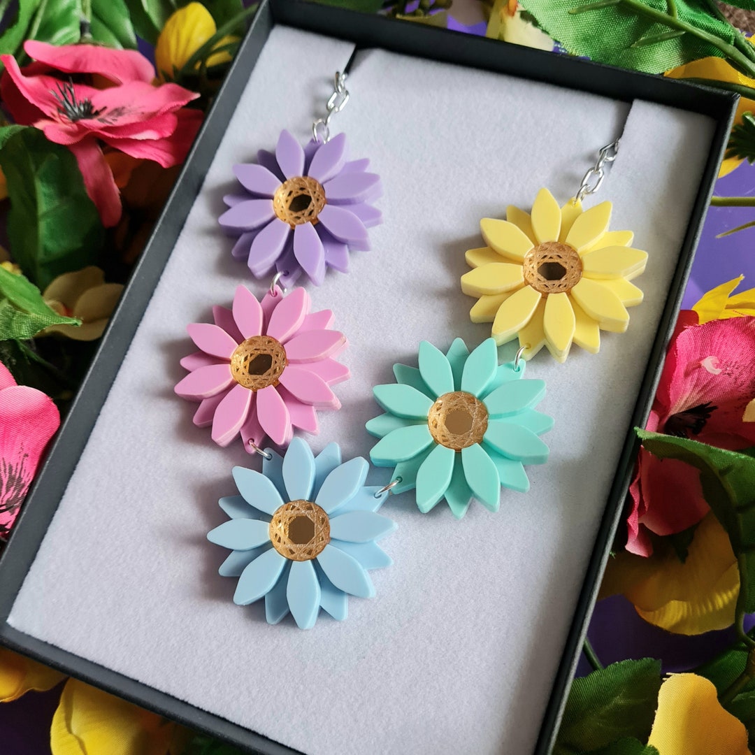 Rainbow Daisy Chain Necklace - Etsy