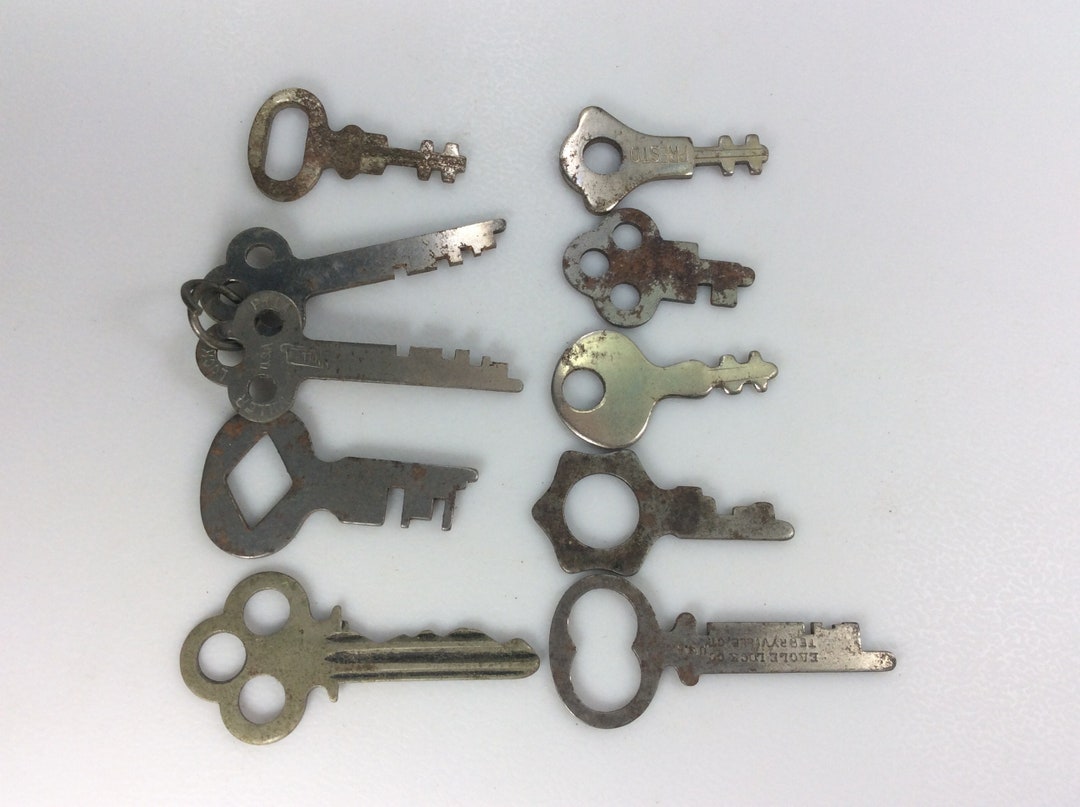 Vintage Lot of Ten Old Keys Used - Etsy