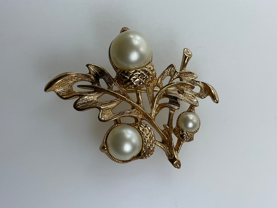 Vintage Avon Pin Brooch Gold Toned Oak Leaves Acorns Design With White ...