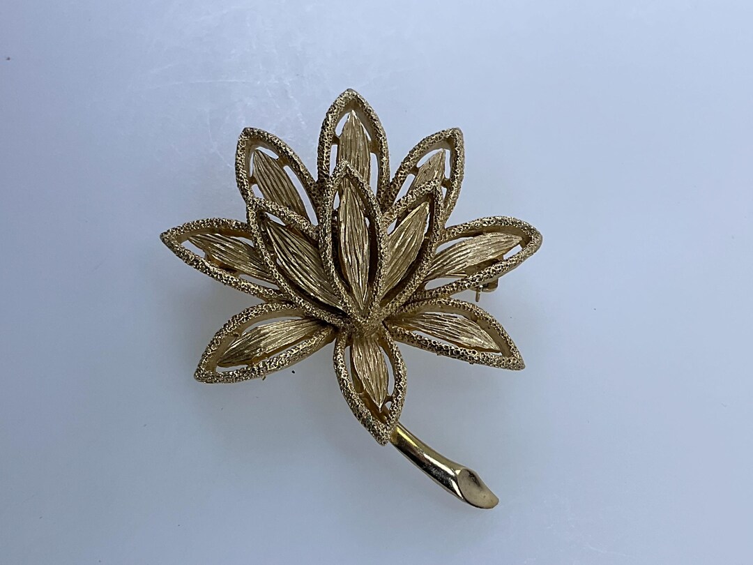 Vintage Avon Pin Brooch Gold Toned Textured Flower Used - Etsy