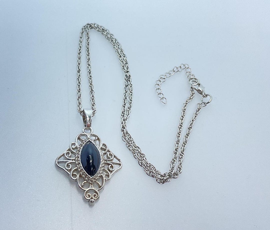 Vintage 18”-20” Necklace Silver Toned Filigree Diamond Shape With Black ...