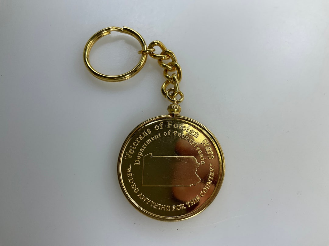 Vintage Keychain Gold Toned Round 100 Years Service Veterans of Foreign ...