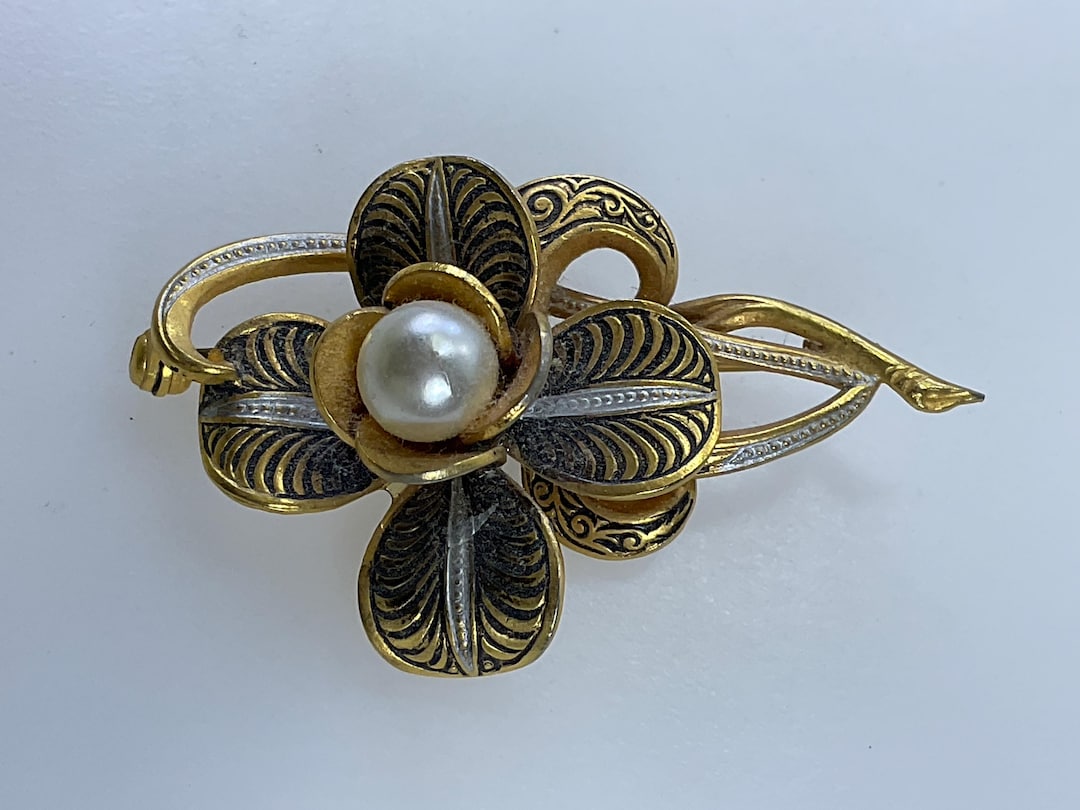 Vintage Pin Brooch Gold Toned Flower With Faux Pearl Silver Black ...