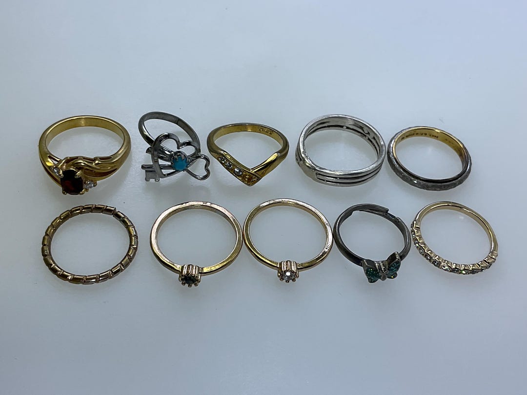 Vintage Lot of 10 Rings Assorted Silver Gold Toned Minor Issues as is ...