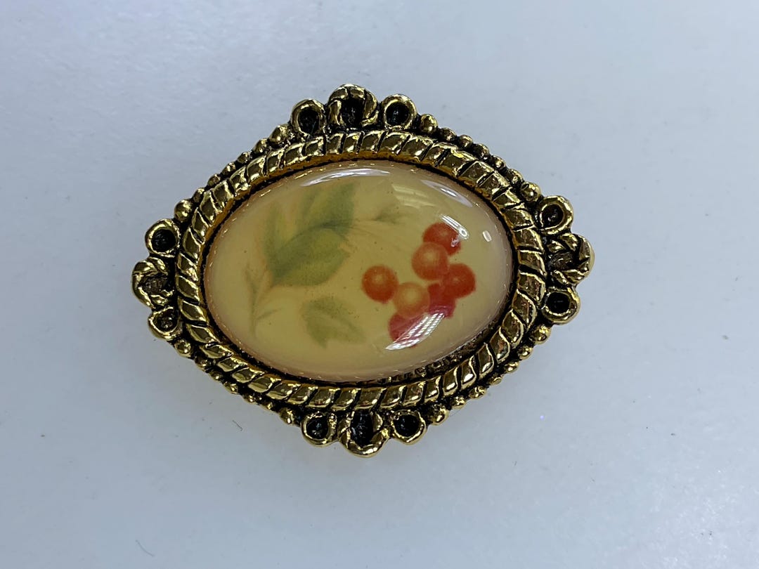 Vintage Camco Pin Brooch Gold Toned Oval With Berries Tan Green Red ...