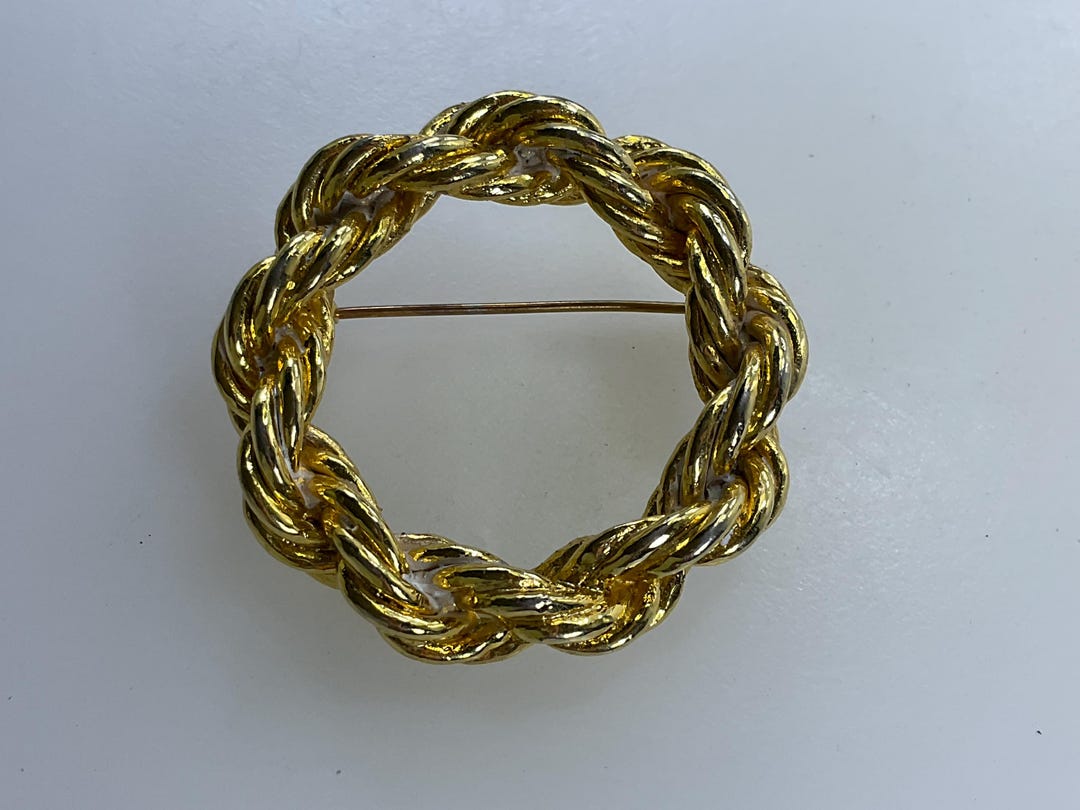 Vintage Aai Pin Brooch Gold Toned Twist Rope Chain Circle Used - Etsy