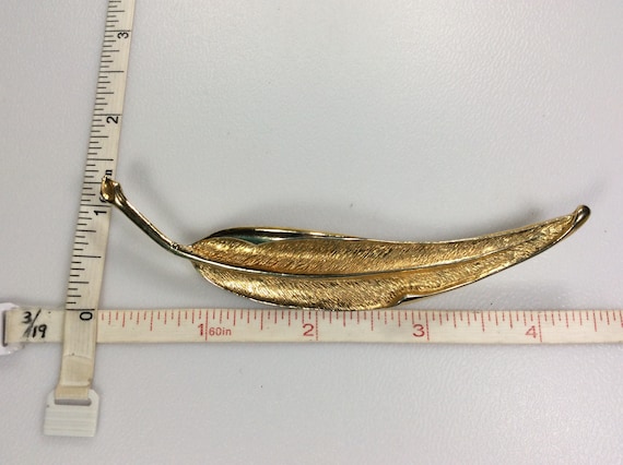 Vintage Elizabeth Morrey Gold Toned Pin Brooch Leaf U… - Gem