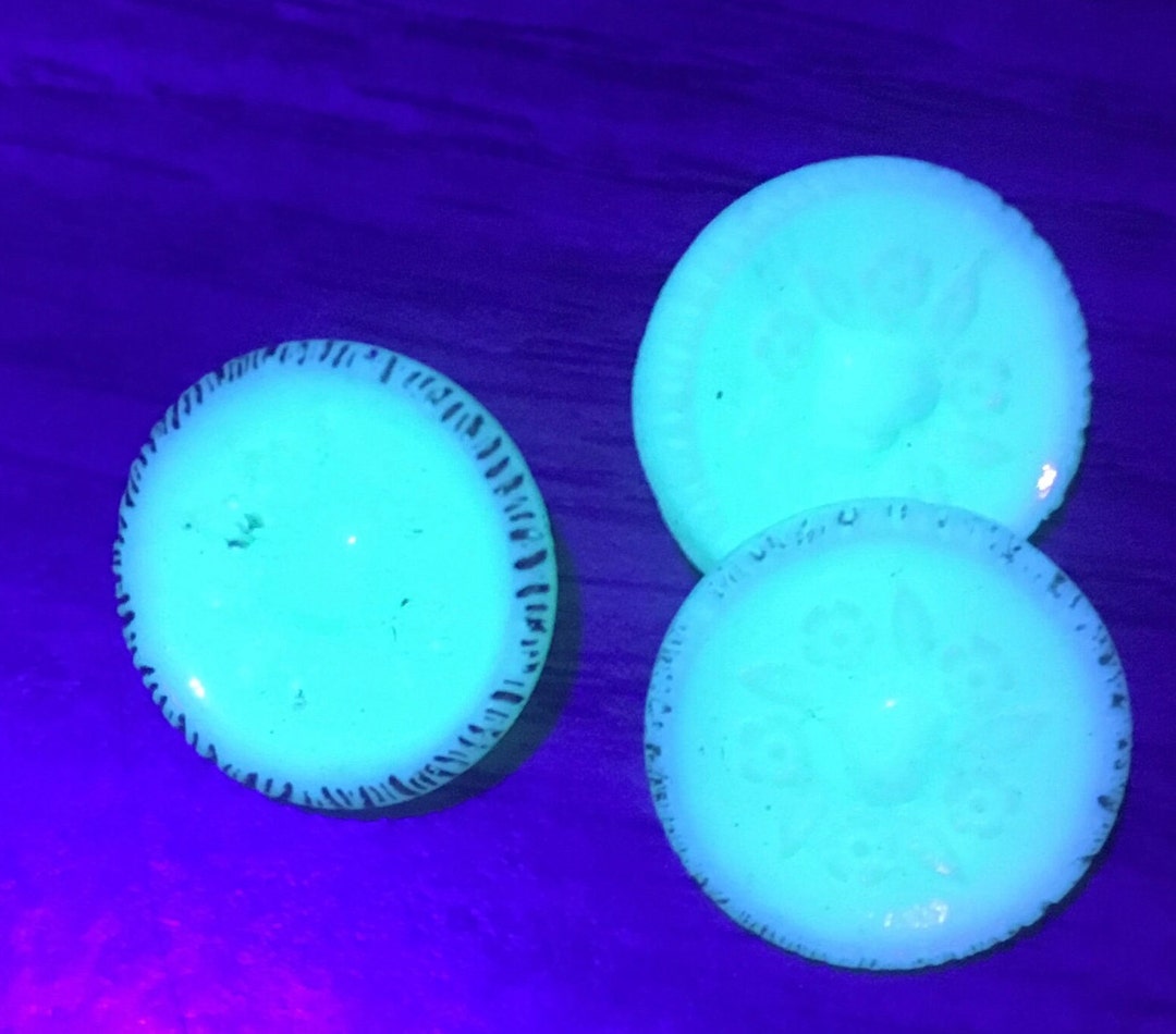 Uranium Heart/floral Design Vintage Glass Czech Buttons Circa 1920's ...