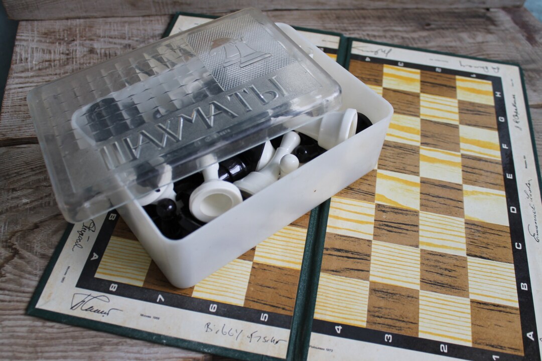 Chess Set With Unique Chess Board With 12 Prints of Autographs of World ...
