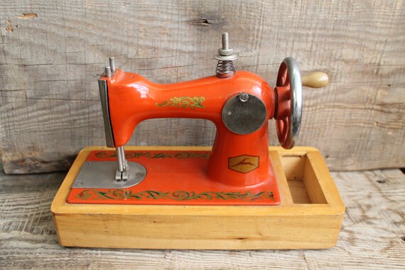 Vintage sewing machine / vintage toy / child sewing machine / | Etsy