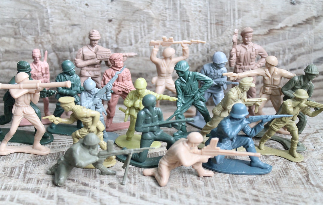 Lot of 20 Miniature Soldiers / Vintage Soldiers / Vintage Military ...