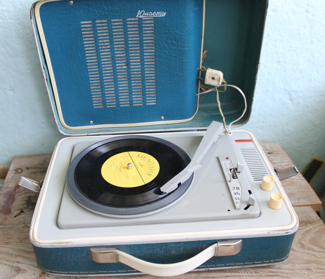 Vintage Vinyl Turntable, Vintage USSR Vinyl Record Player in Working ...