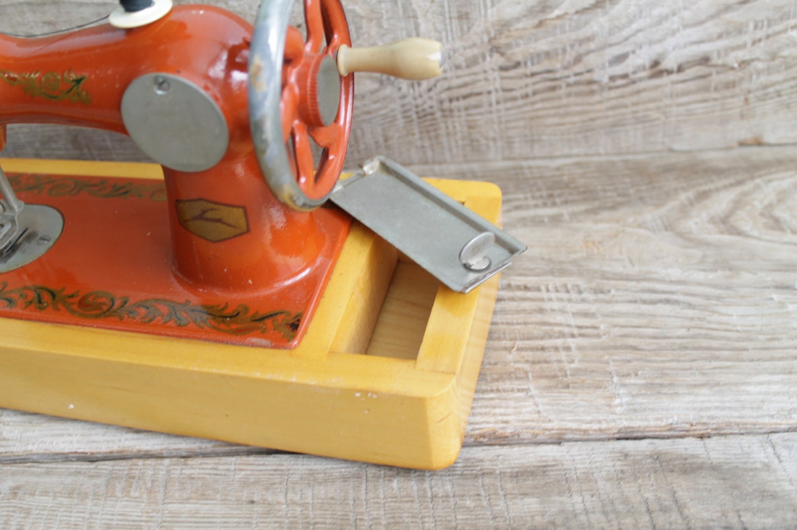 Vintage sewing machine / vintage toy / child sewing machine / | Etsy