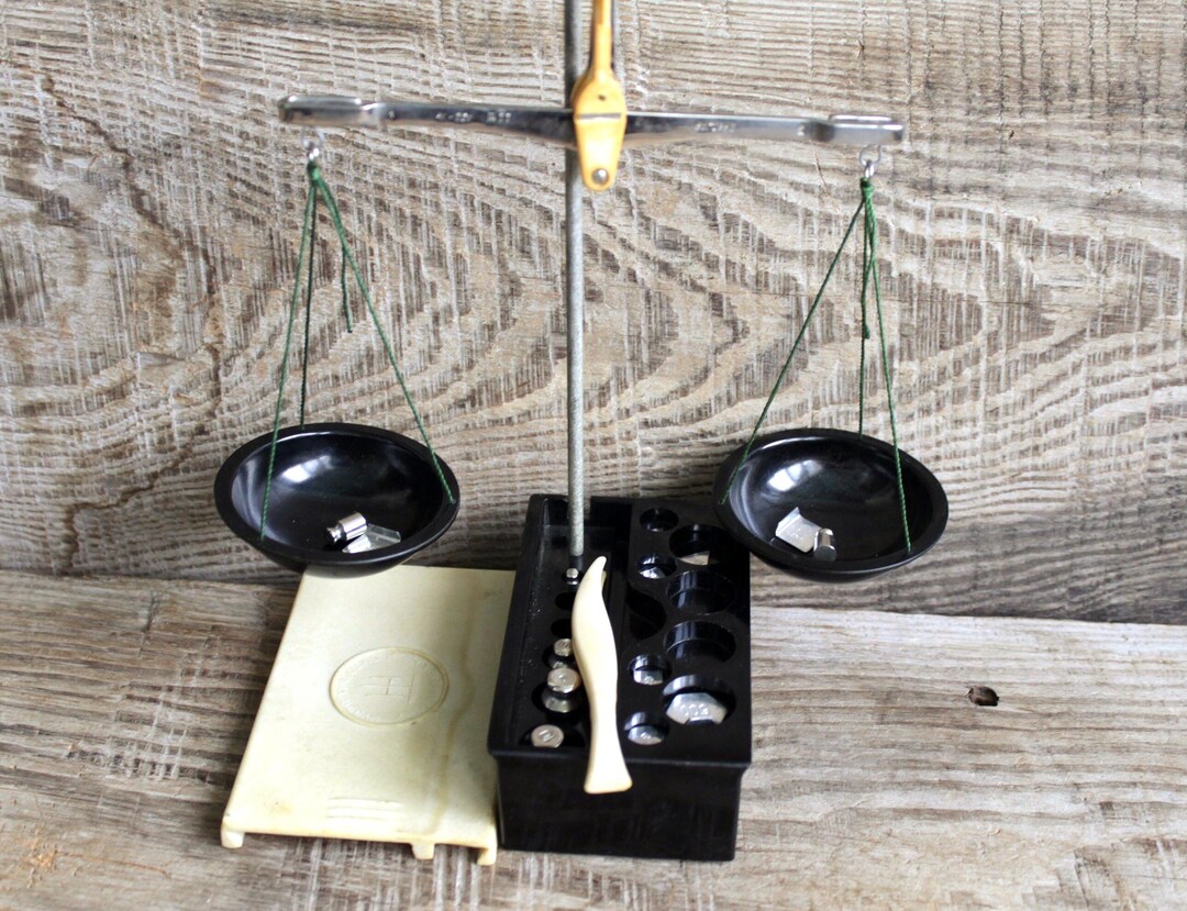 Vintage Scale Weight Set With Weighing Machine: Apothecary Lab ...