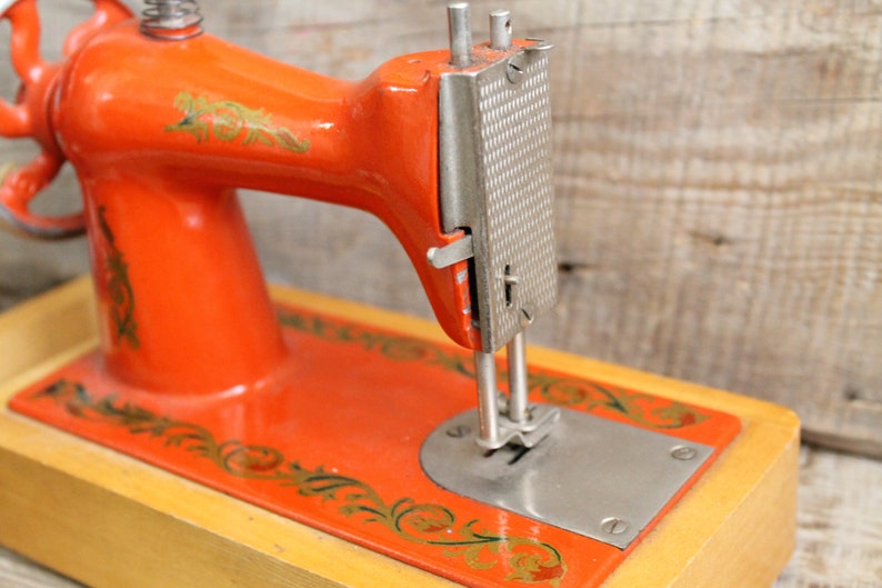 Vintage sewing machine / vintage toy / child sewing machine / | Etsy