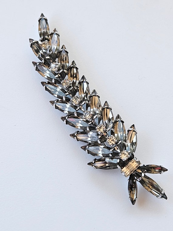 Leaf design brooch - Gem