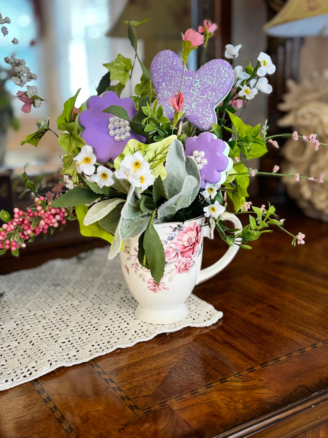 Daisies and Butterflies Flower Arrangement, Fake Bakes Daisies Tea Cup ...