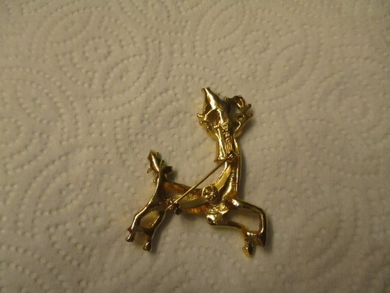 Prancing Gold-Tone Reindeer Pin w Glass Mistletoe on … - Gem