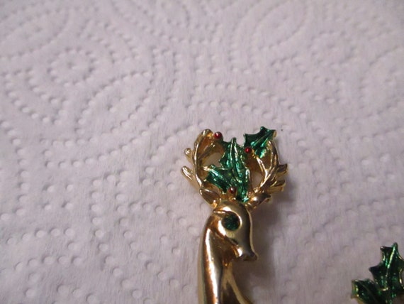 Prancing Gold-Tone Reindeer Pin w Glass Mistletoe on … - Gem