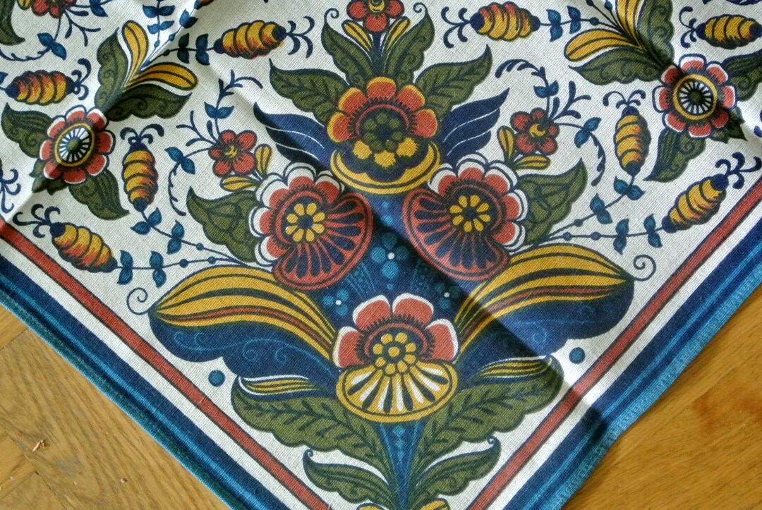 Swedish Retro Vintage 1970s Larger Printed Linen Tablecloth With Large ...