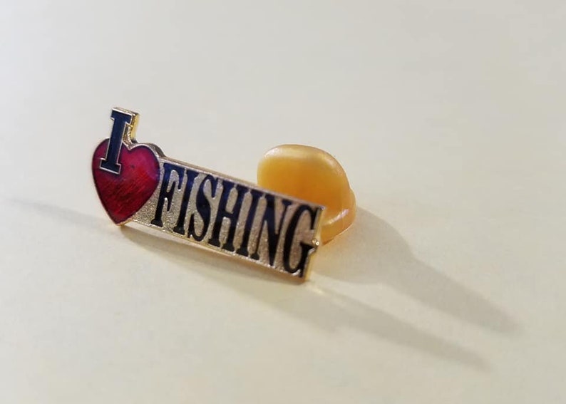 VINTAGE HAT PIN Lapel I Love Fishing Heart Fisherman Enamel Tie Ball ...