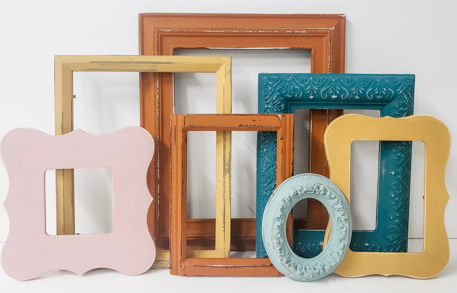 Light and Moody Picture Frames, Colorful Eclectic Style Gallery Wall ...