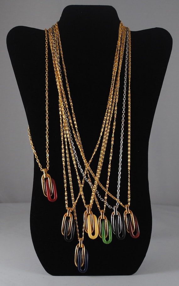 Vintage 1960s Mod Necklace clip Plastic Daisy Flowers… - Gem