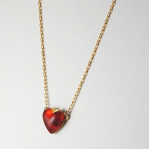 Heart Necklace Vintage Small Heart Pendant 1970s Resin Necklace - Etsy