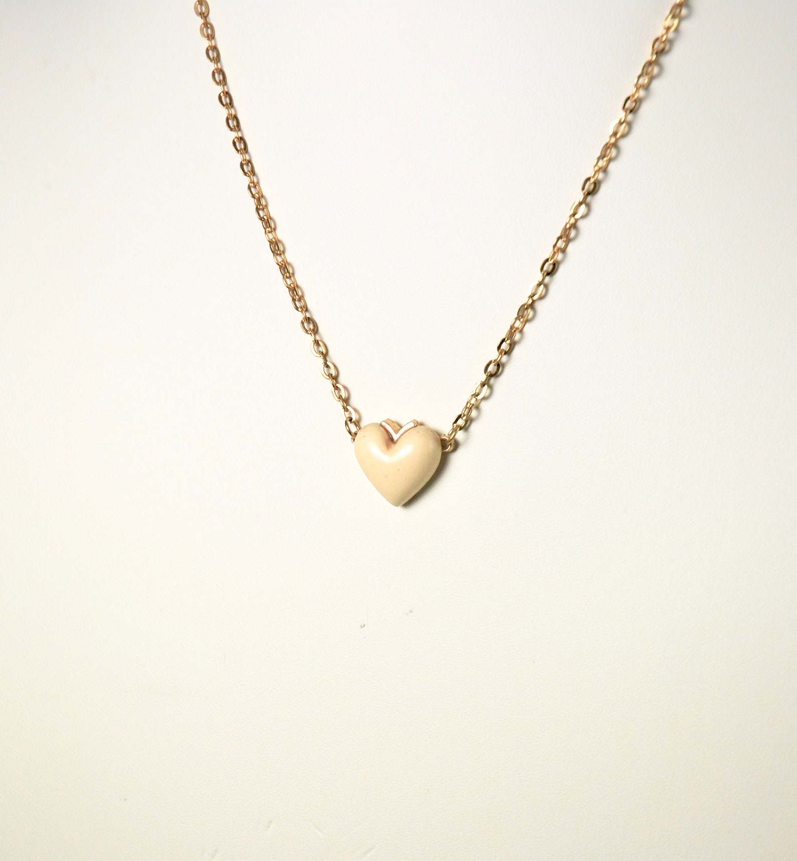 Heart Necklace Vintage Heart Pendant 1970s Resin Jewelry - Etsy