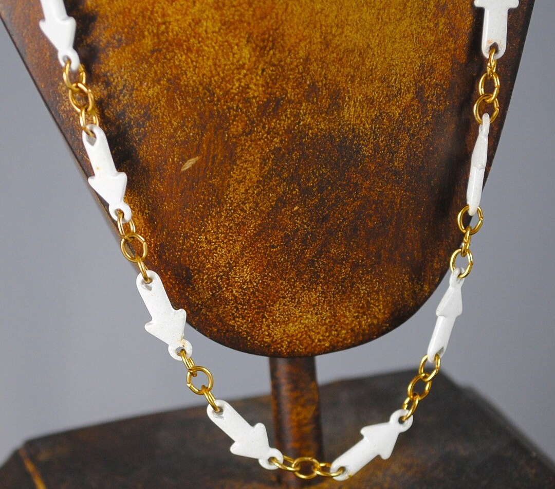 Vintage White Enamel Arrow Chain Necklace 1970s Arrow Necklace - Etsy
