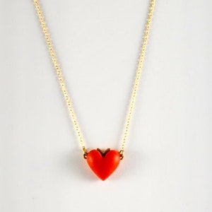 Heart Necklace Vintage Small Heart Pendant 1970s Resin Necklace - Etsy